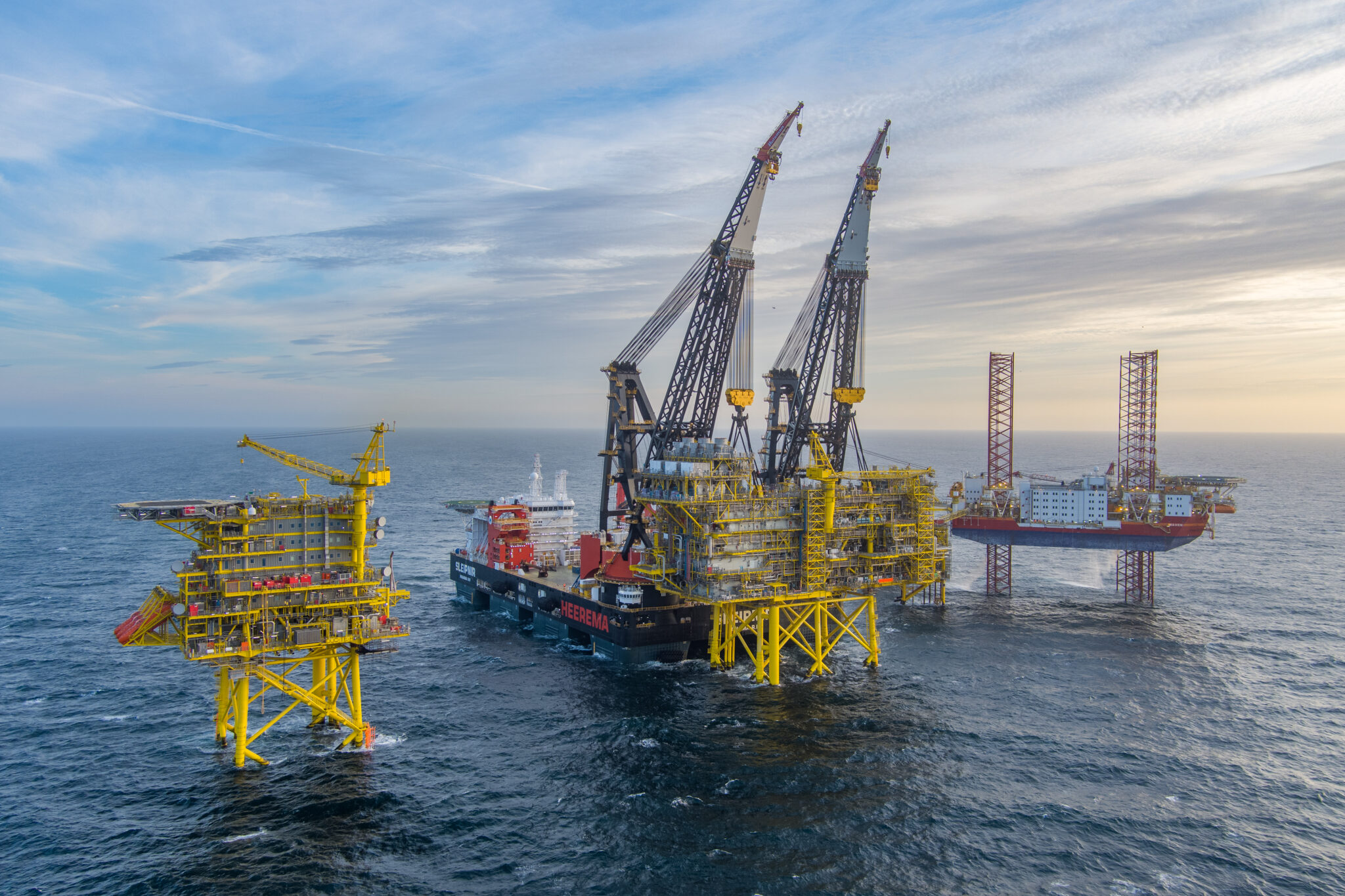 The world's largest floating cranes with a Czech footprint still reign ...